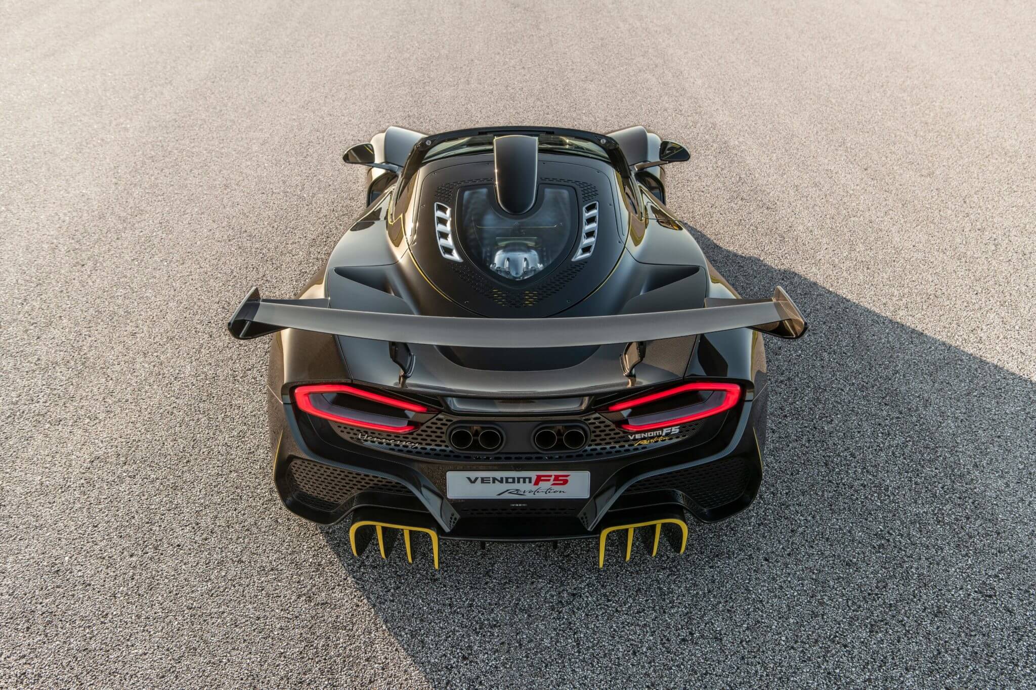 HENNESSEY VENOM F5 REVOLUTION ROADSTER: HYPERCAR MIT CARBONHAUT – Bigmag.tv